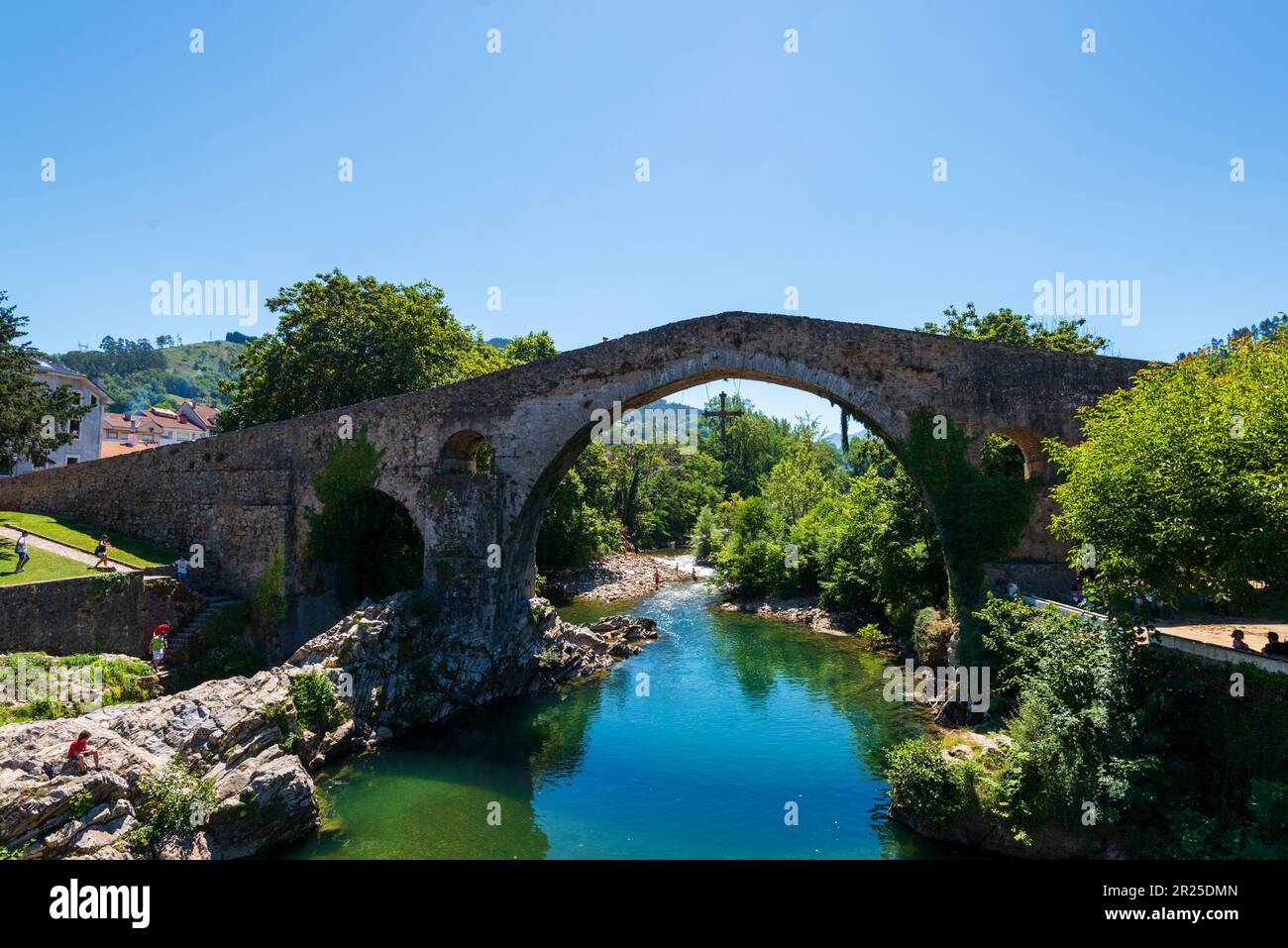 View of a romain bridge from below Stock Photo - Alamy