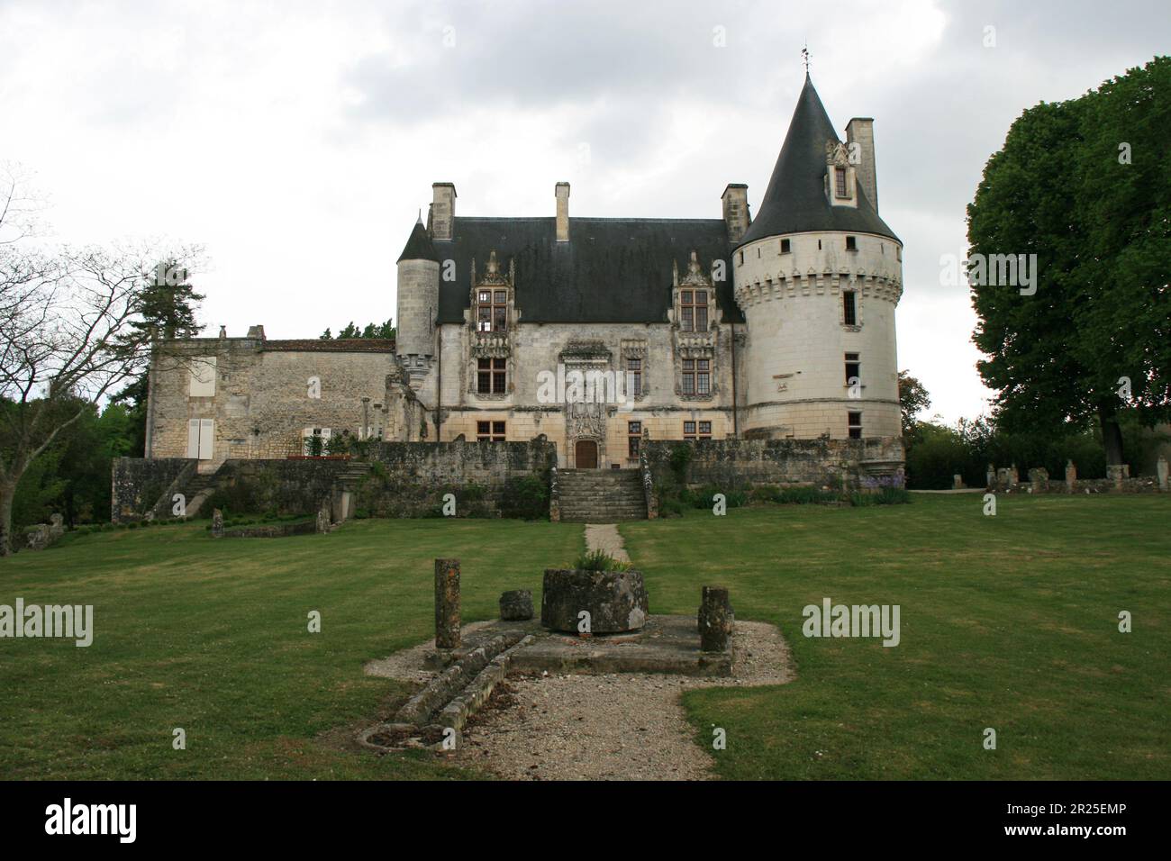 Manoir gothique hi-res stock photography and images - Alamy