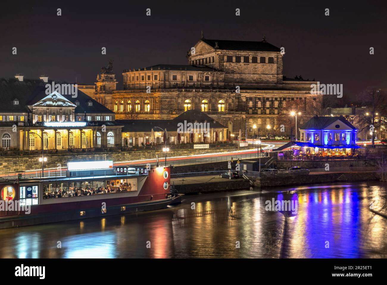 Semper oper dresden water hi-res stock photography and images - Alamy