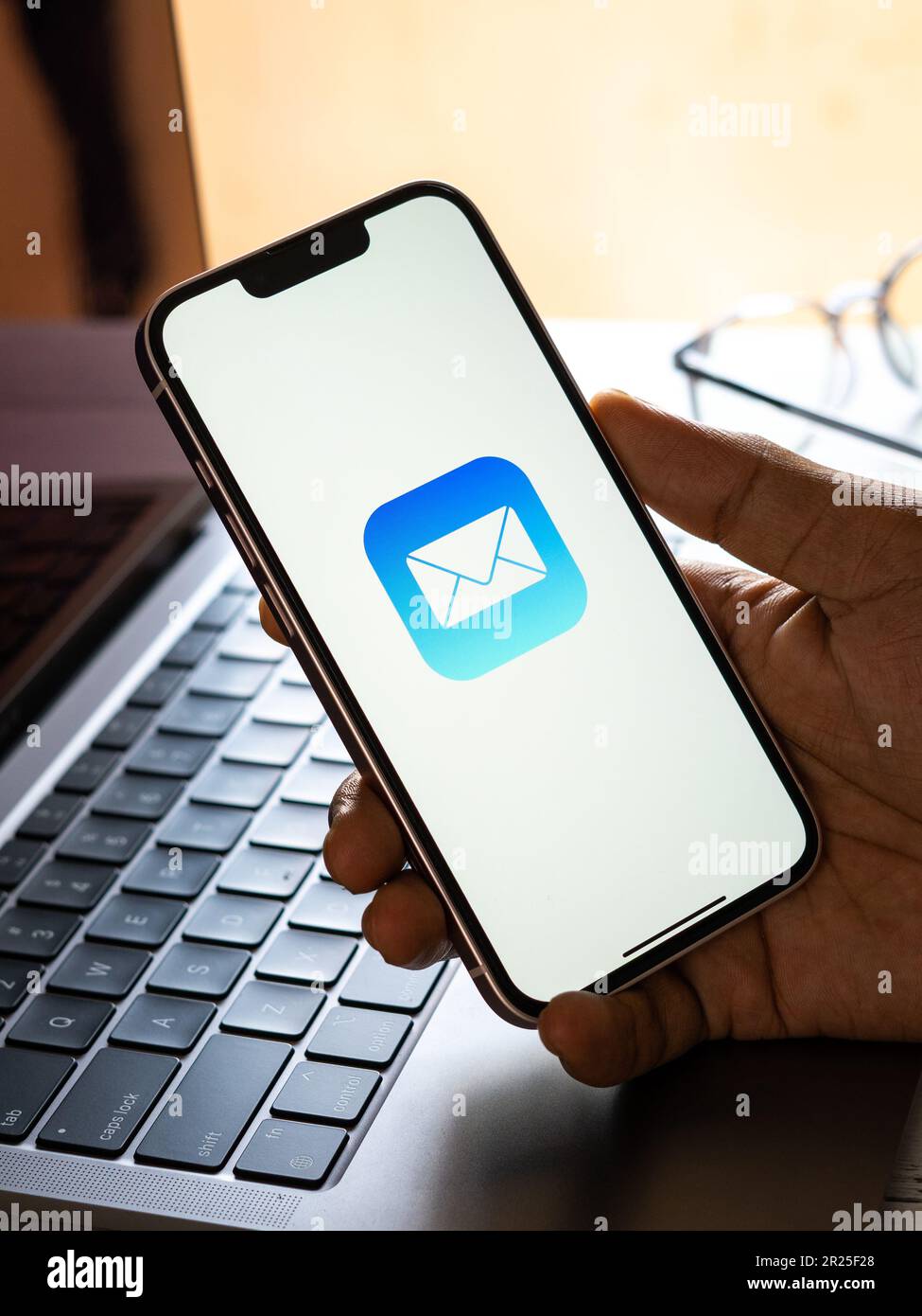 Mail ios logo hi-res stock photography and images - Alamy