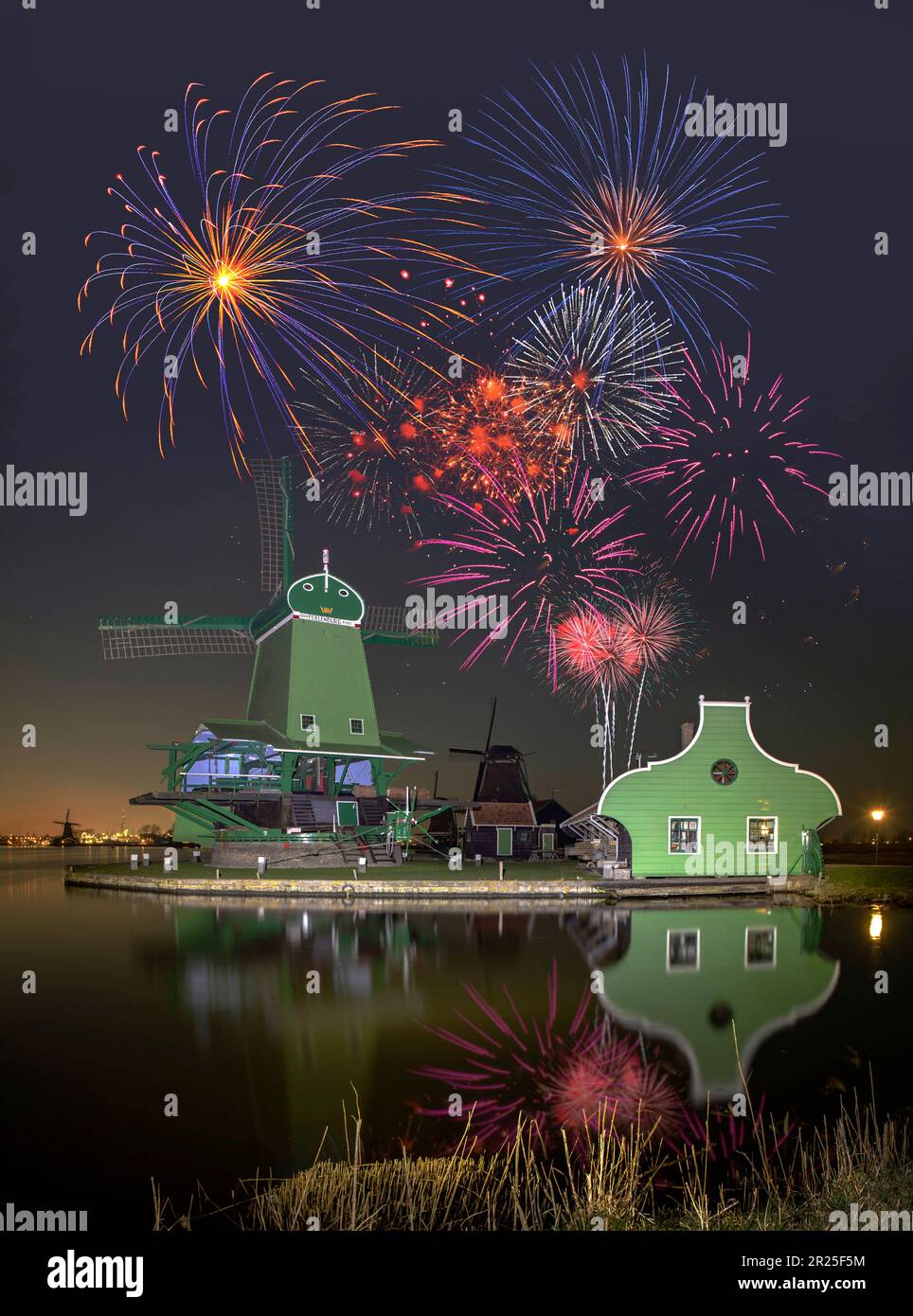Zaandam at night hi-res stock photography and images - Alamy