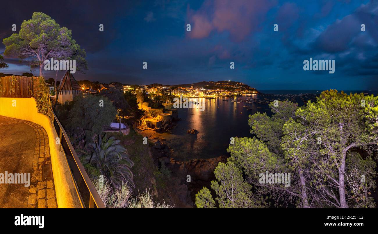Mirador de Calella, view at a coastal village at night *** Local ...