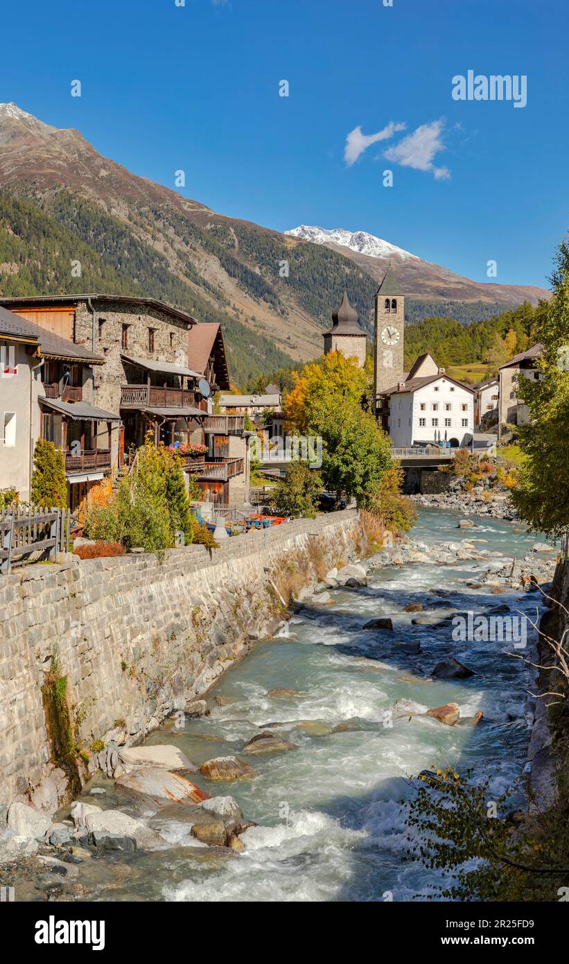 The young river Inn flows through a village *** Local Caption *** Susch ...