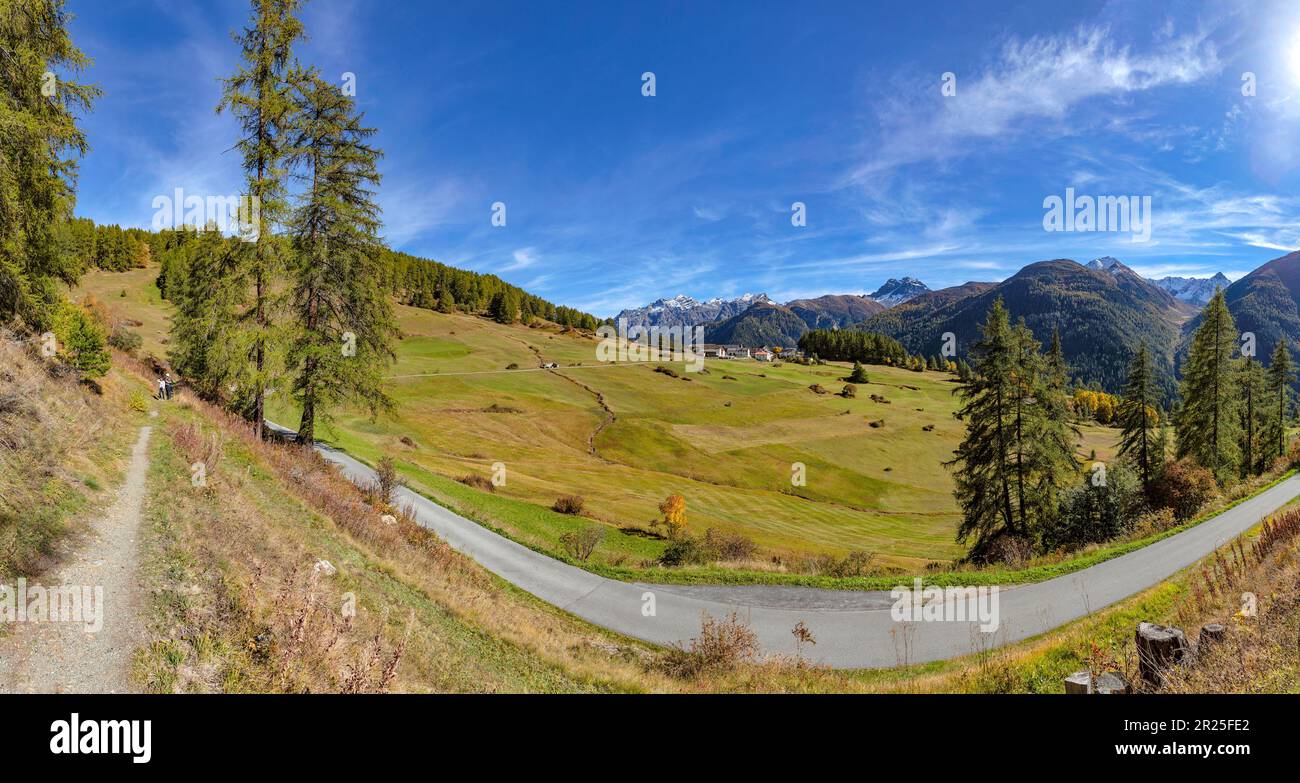 Village on top of a mountain-ridge in Unter-Engadin *** Local Caption ...