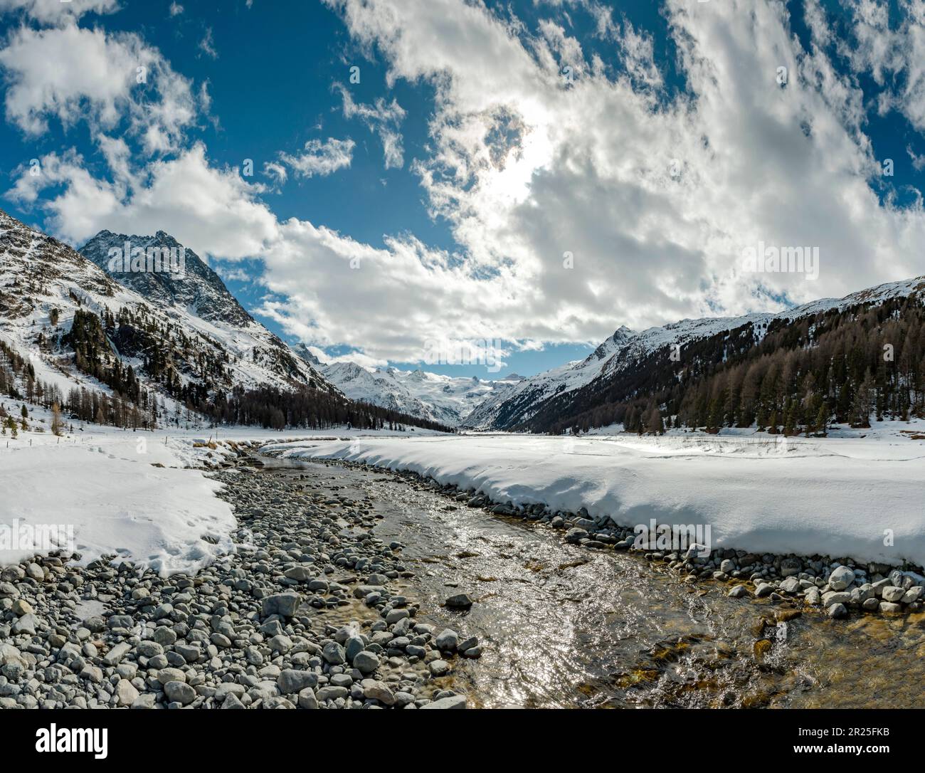 Val Roseg with view of the Roseg glacier *** Local Caption ...