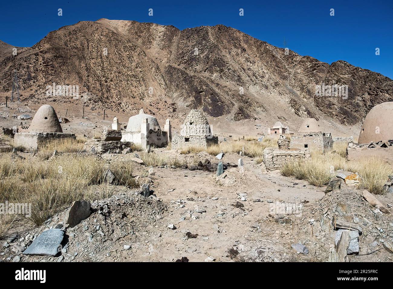 China graves hi-res stock photography and images - Alamy