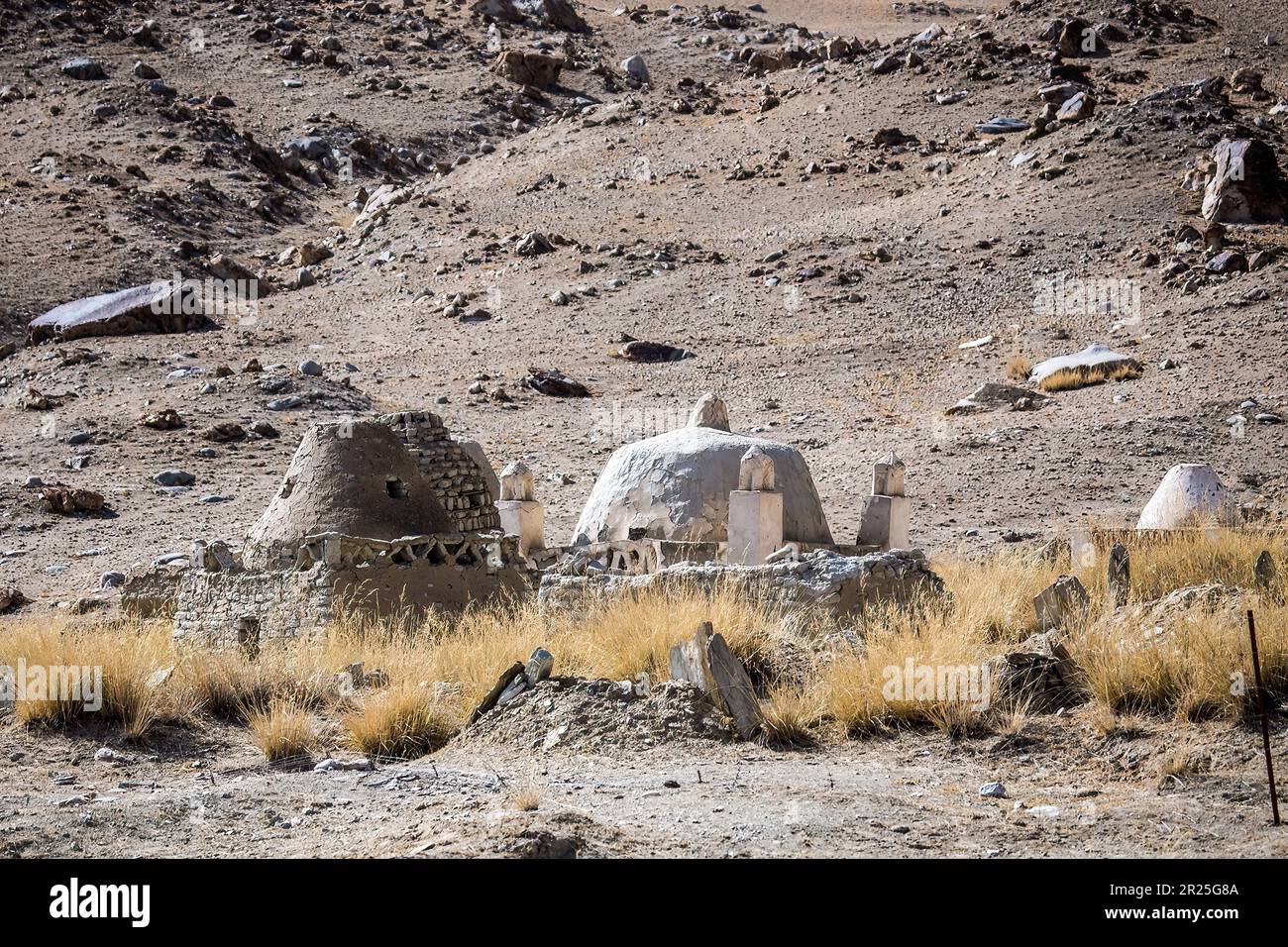 China graves hi-res stock photography and images - Alamy