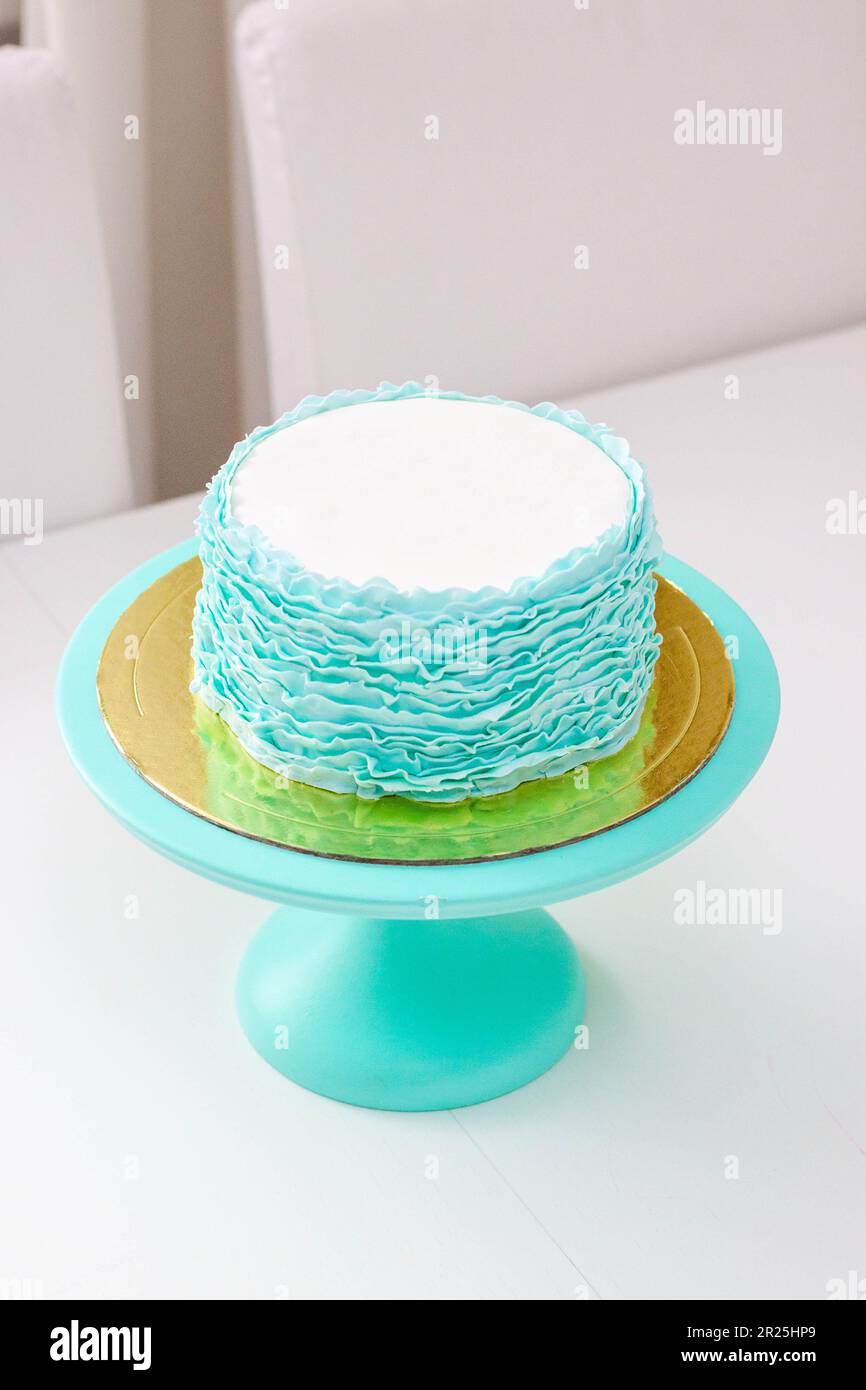 Exquisite birthday Cake Decorated with Green and turquoise Fondant ...
