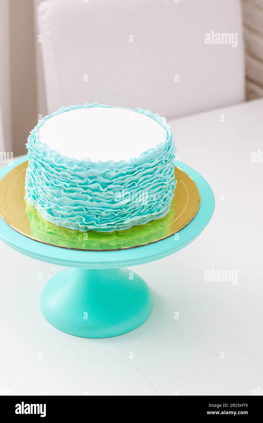 Exquisite birthday Cake Decorated with Green and turquoise Fondant ...