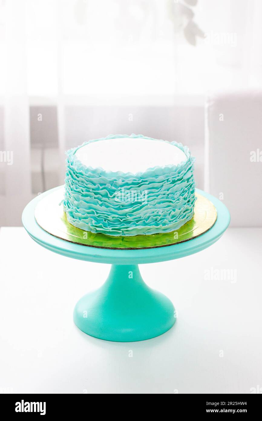 Exquisite birthday Cake Decorated with Green and turquoise Fondant ...