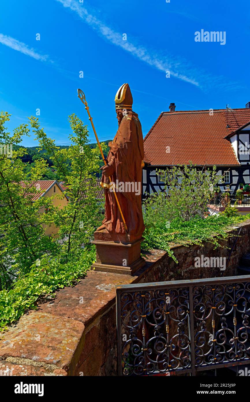 Pfarrkirche St. Martin, Statue Stock Photo - Alamy