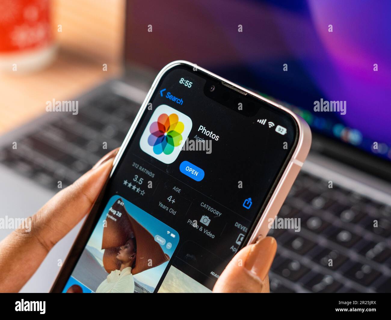 Google photos and apple photos icon hi-res stock photography and images ...
