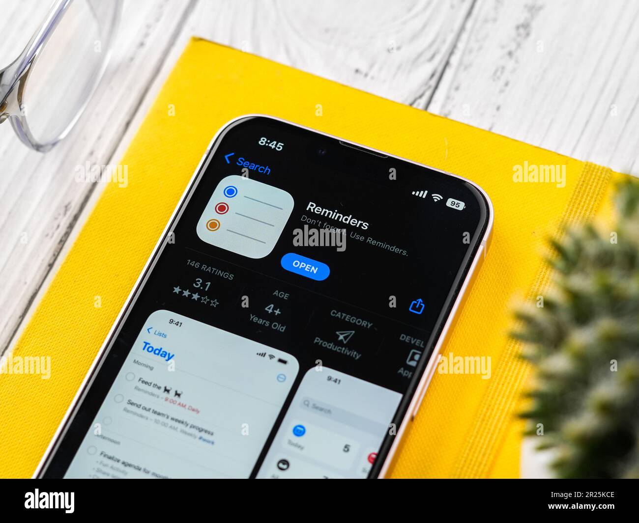 Apple reminders logo' hi-res stock photography and images - Alamy