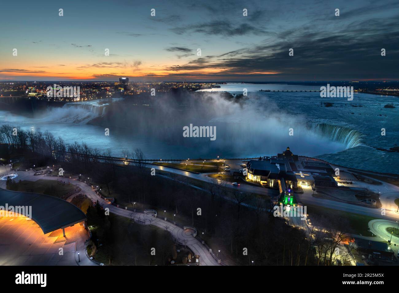 Tourist centre on Table Rock overlooking Niagara Falls Stock Photo - Alamy
