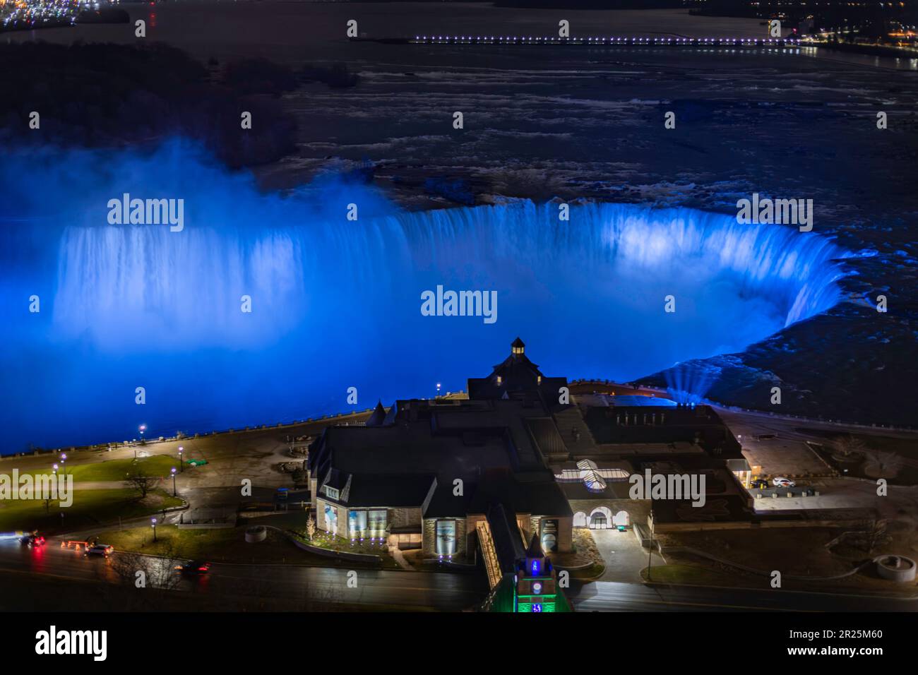 Tourist centre on Table Rock overlooking Niagara Falls Stock Photo - Alamy