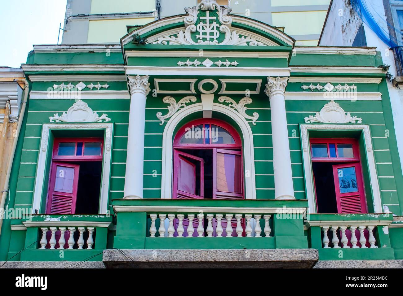 Old green building facade hi-res stock photography and images - Alamy