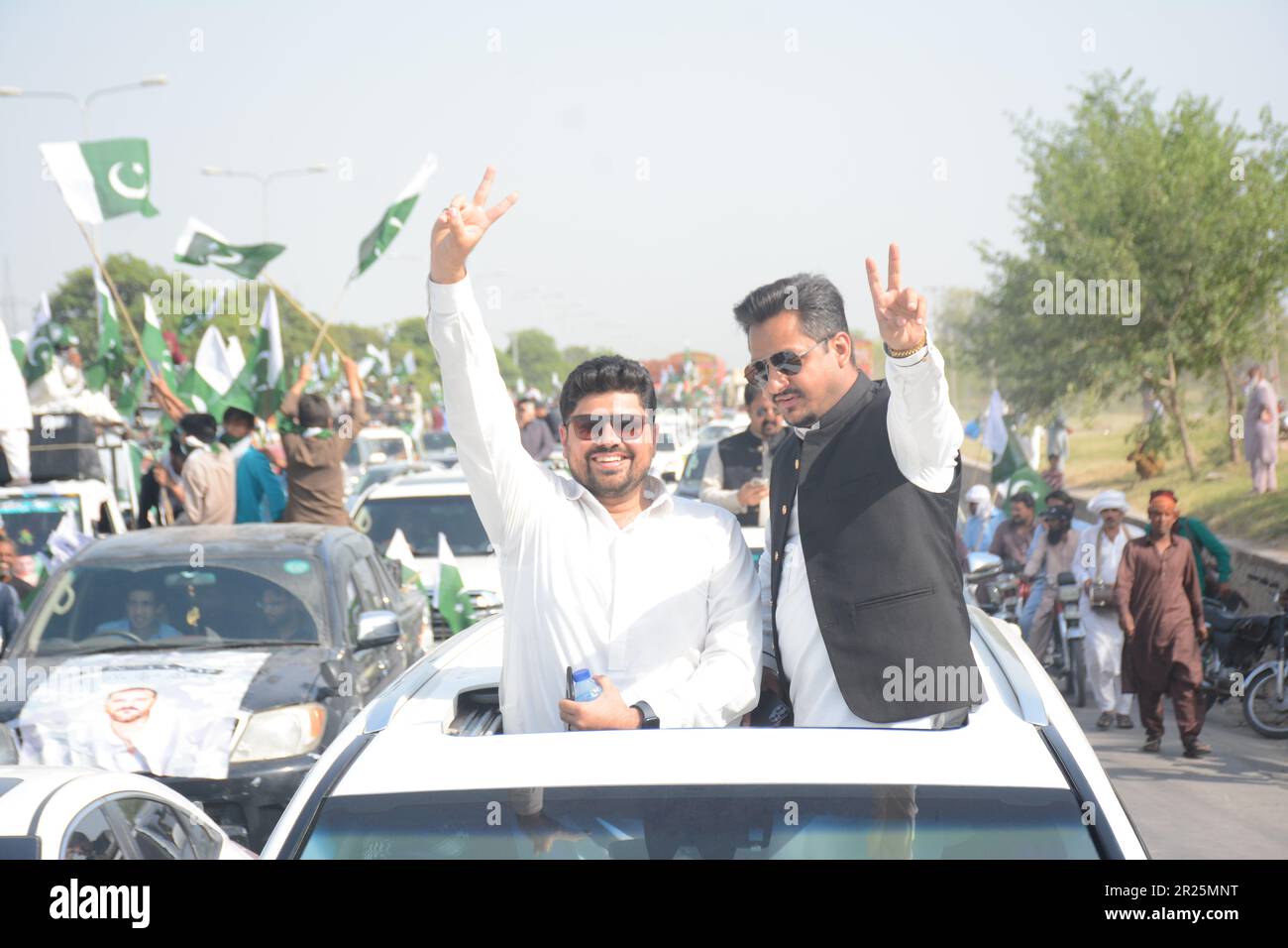 Islamabad, Pakistan. 17th May, 2023. People carrying flags of Pakistan ...