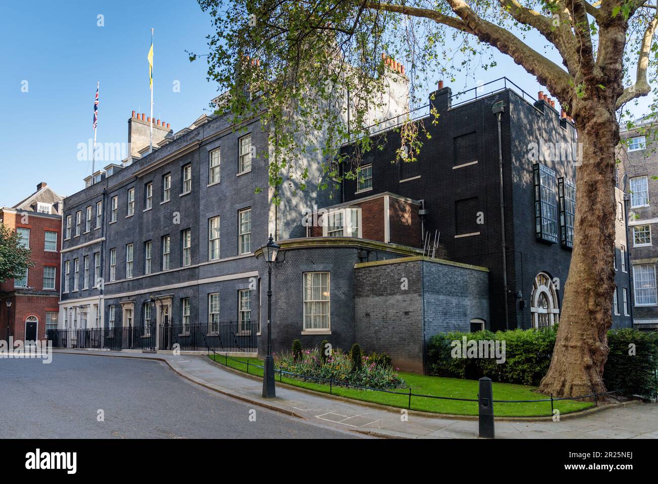 Downing street view hi-res stock photography and images - Alamy