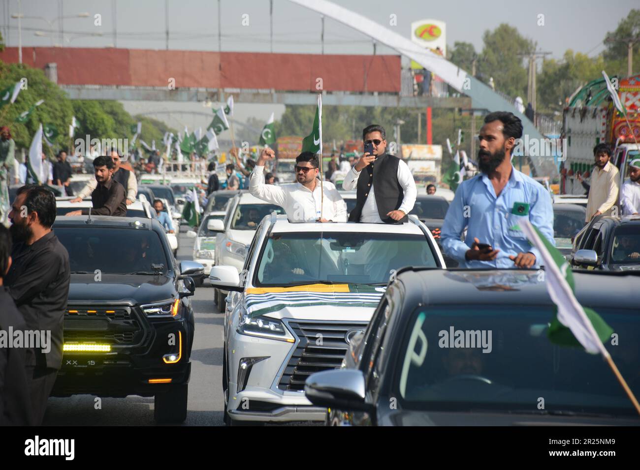 Islamabad, Pakistan. 17th May, 2023. People carrying flags of Pakistan ...