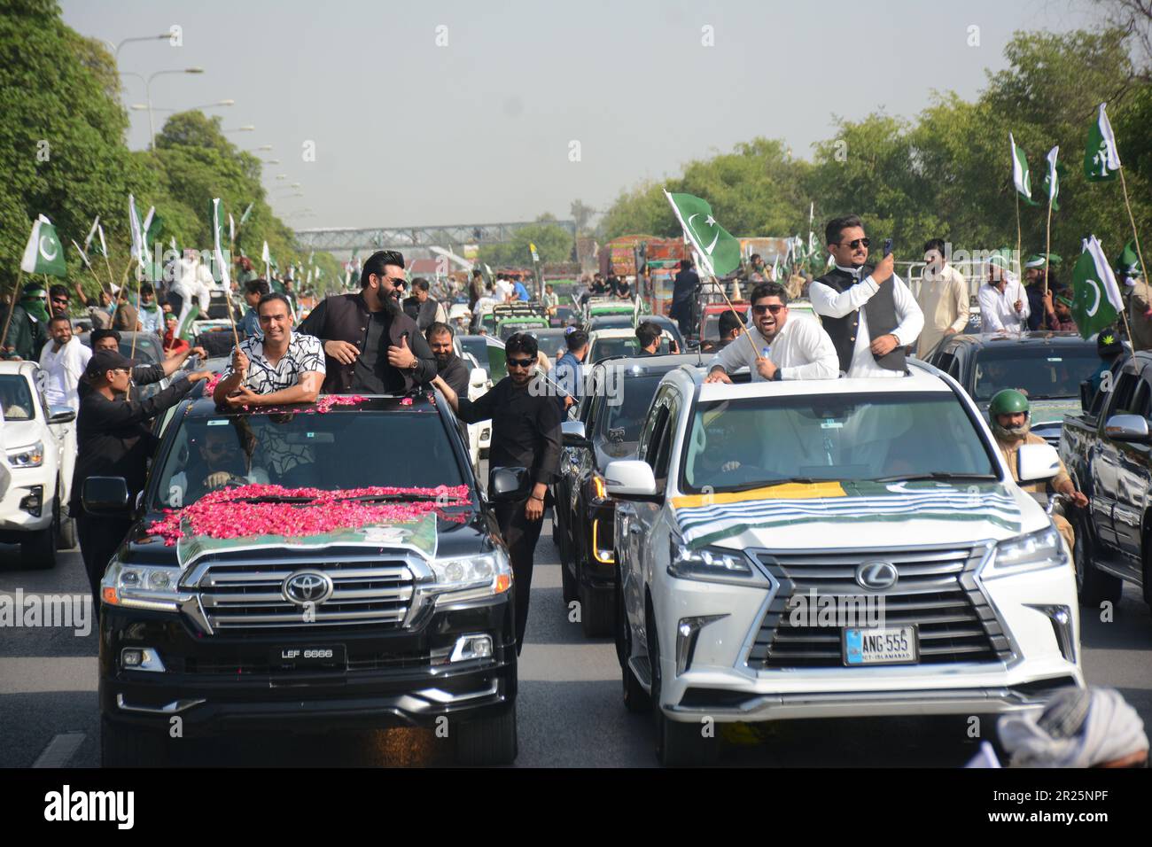 Islamabad, Pakistan. 17th May, 2023. People carrying flags of Pakistan ...