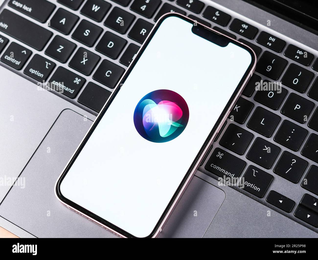 Siri logo hi-res stock photography and images - Alamy