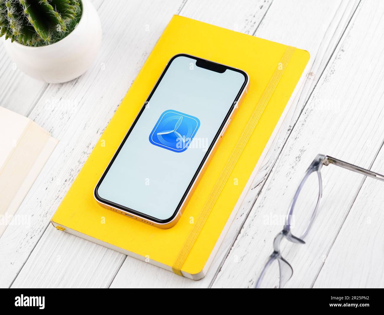 Testflight logo hi-res stock photography and images - Alamy