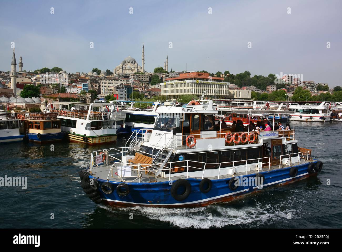 tourist boat, Bosphorus, Istanbul, Republic of Turkey Stock Photo - Alamy