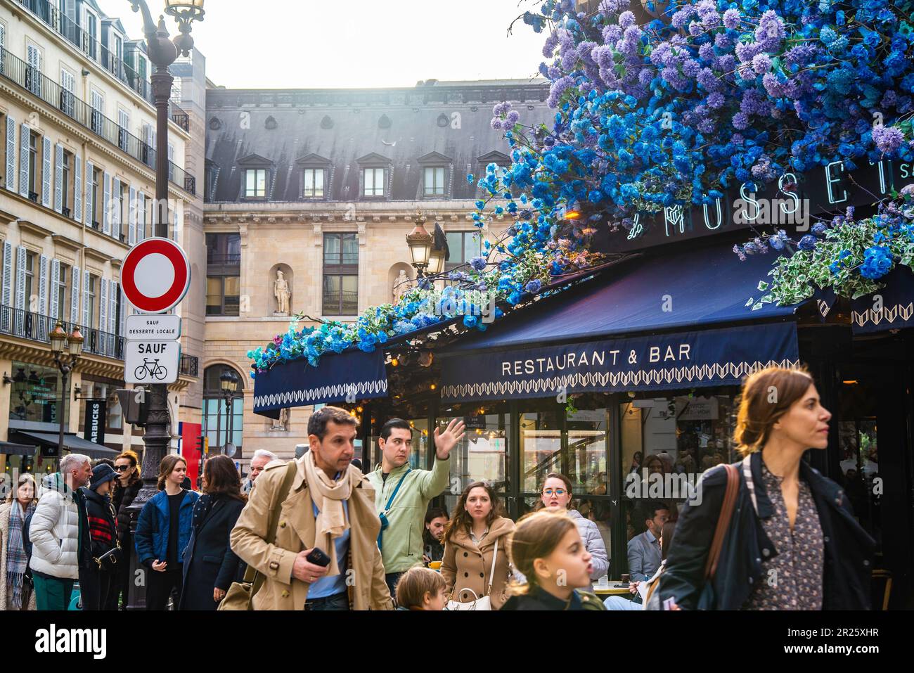 Paris, France - Dec. 30 2022: Sunshine Street view of Paris outside of ...