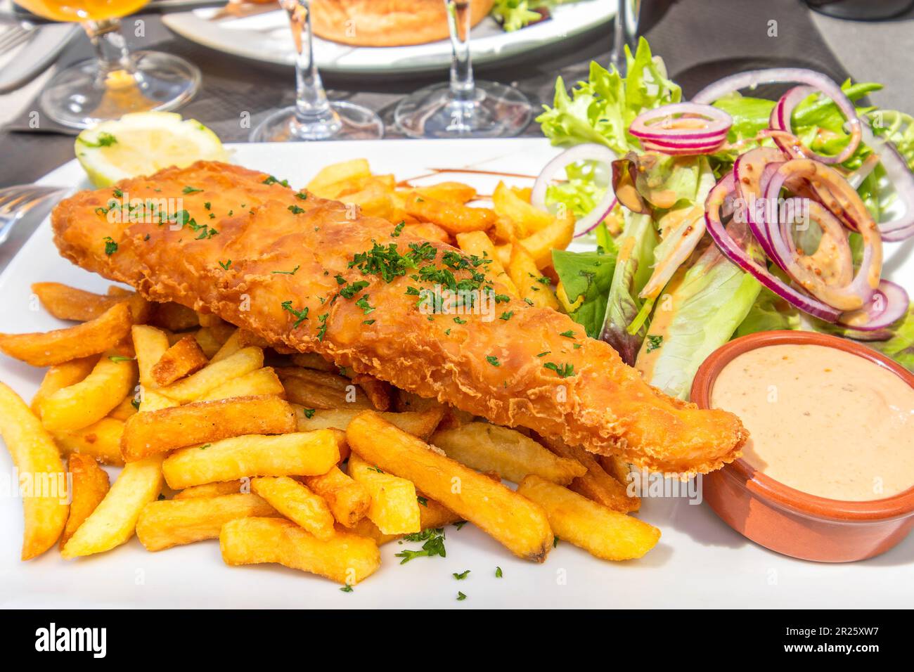 Plate of fish and chips lunch - France Stock Photo - Alamy