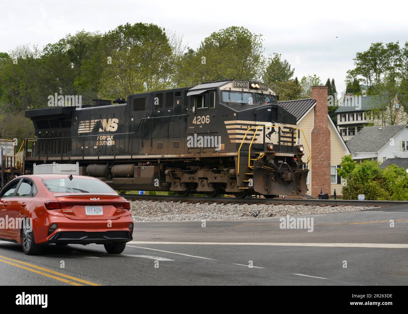 A Norfolk Southern Railway locomotive pulling shipping containers ...