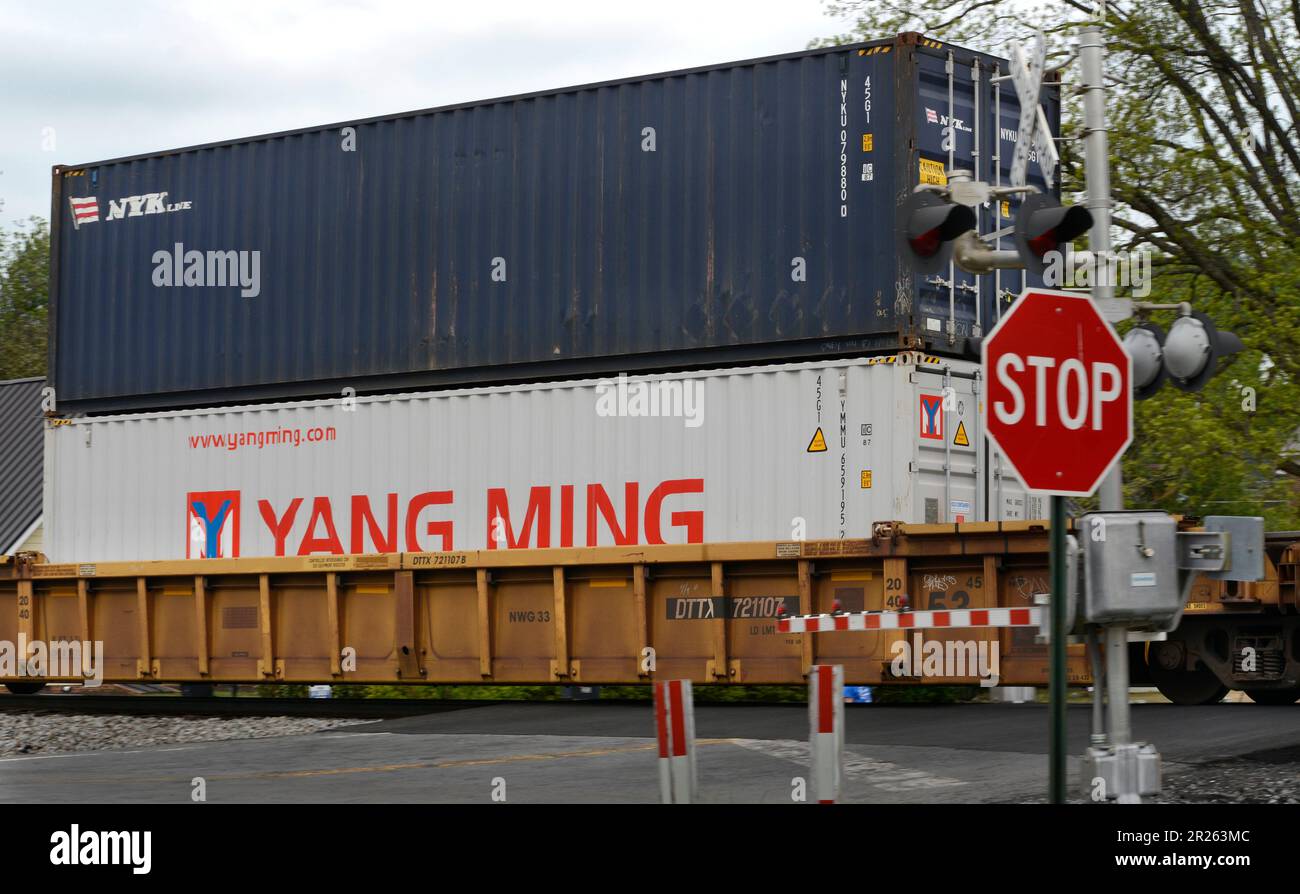 Shipping containers belonging to Yang Ming Transport Corporation of ...
