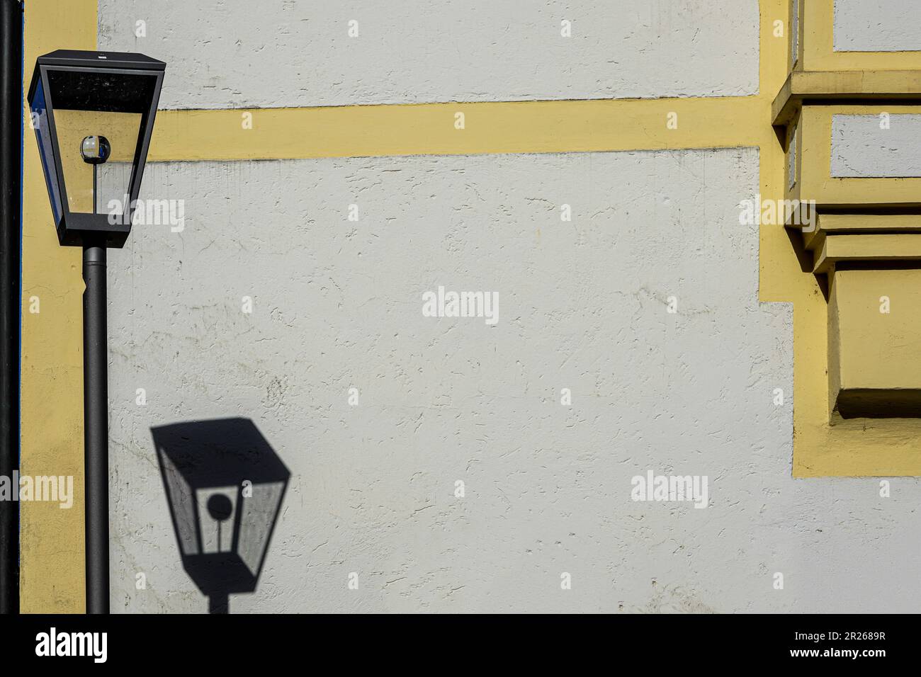 Shadow cast by a street light hi-res stock photography and images - Alamy