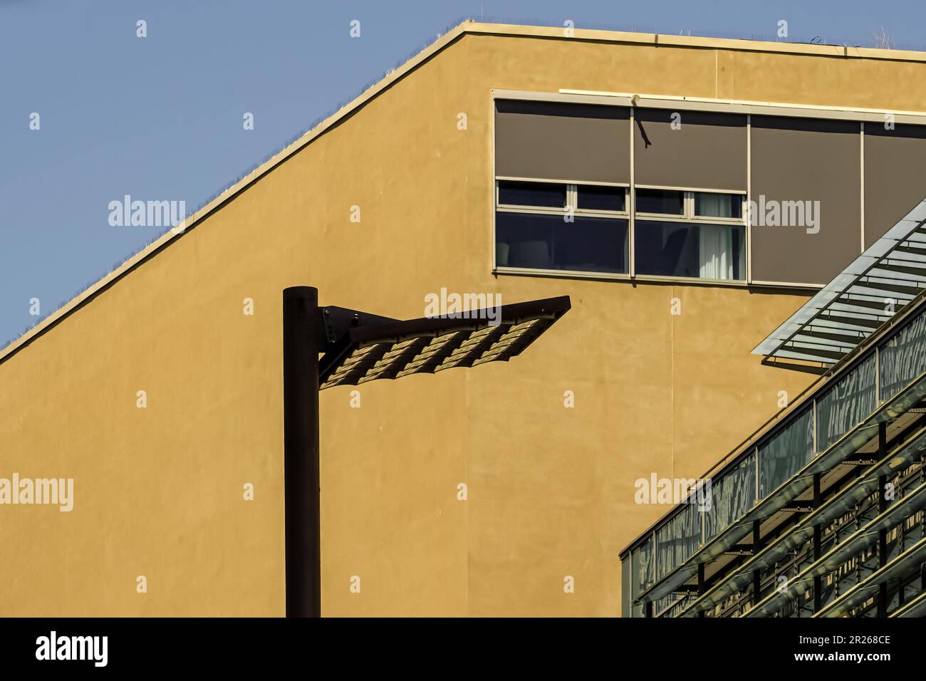 Street light background hi-res stock photography and images - Alamy