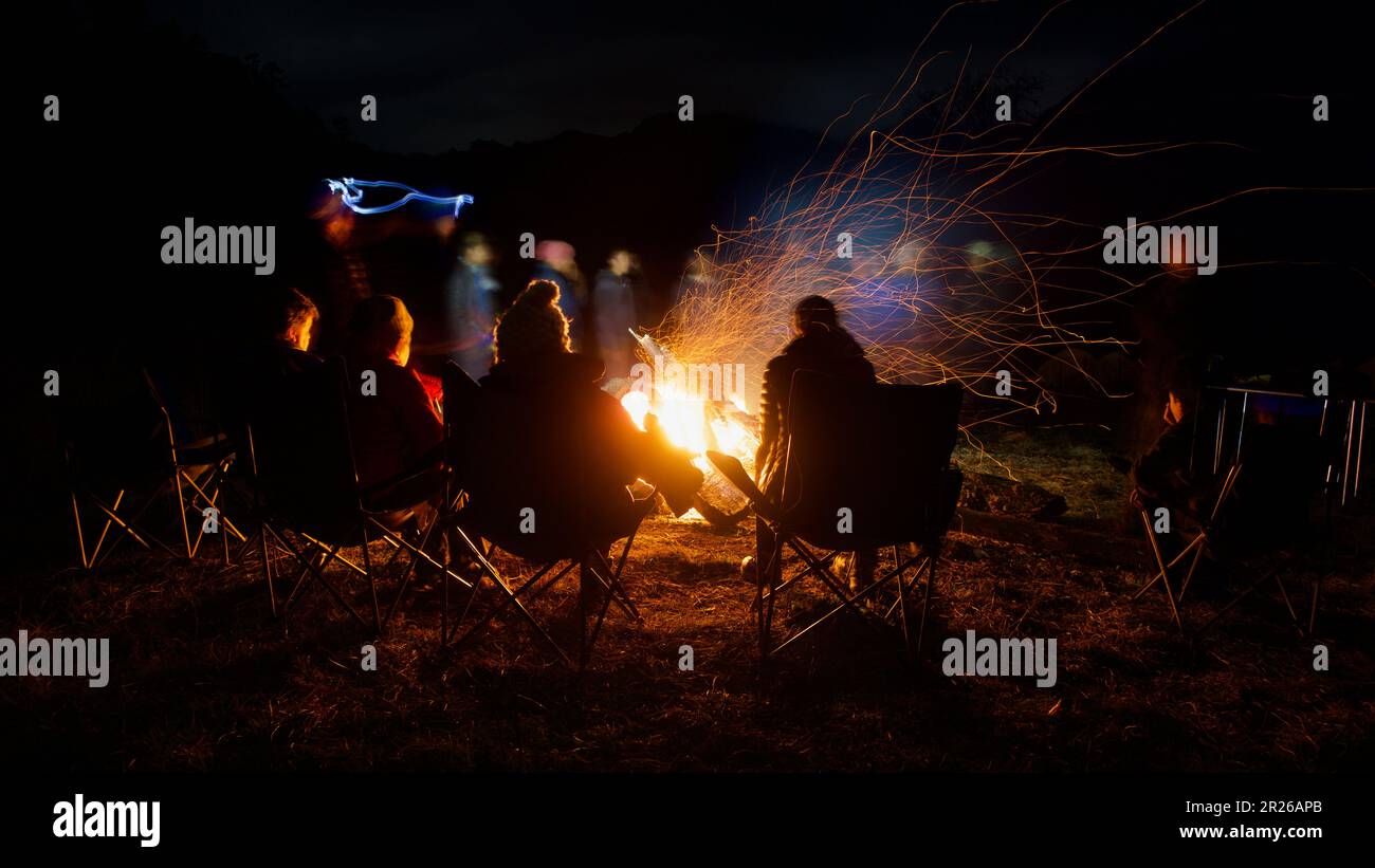 Campers around campfire campfire hi-res stock photography and images ...