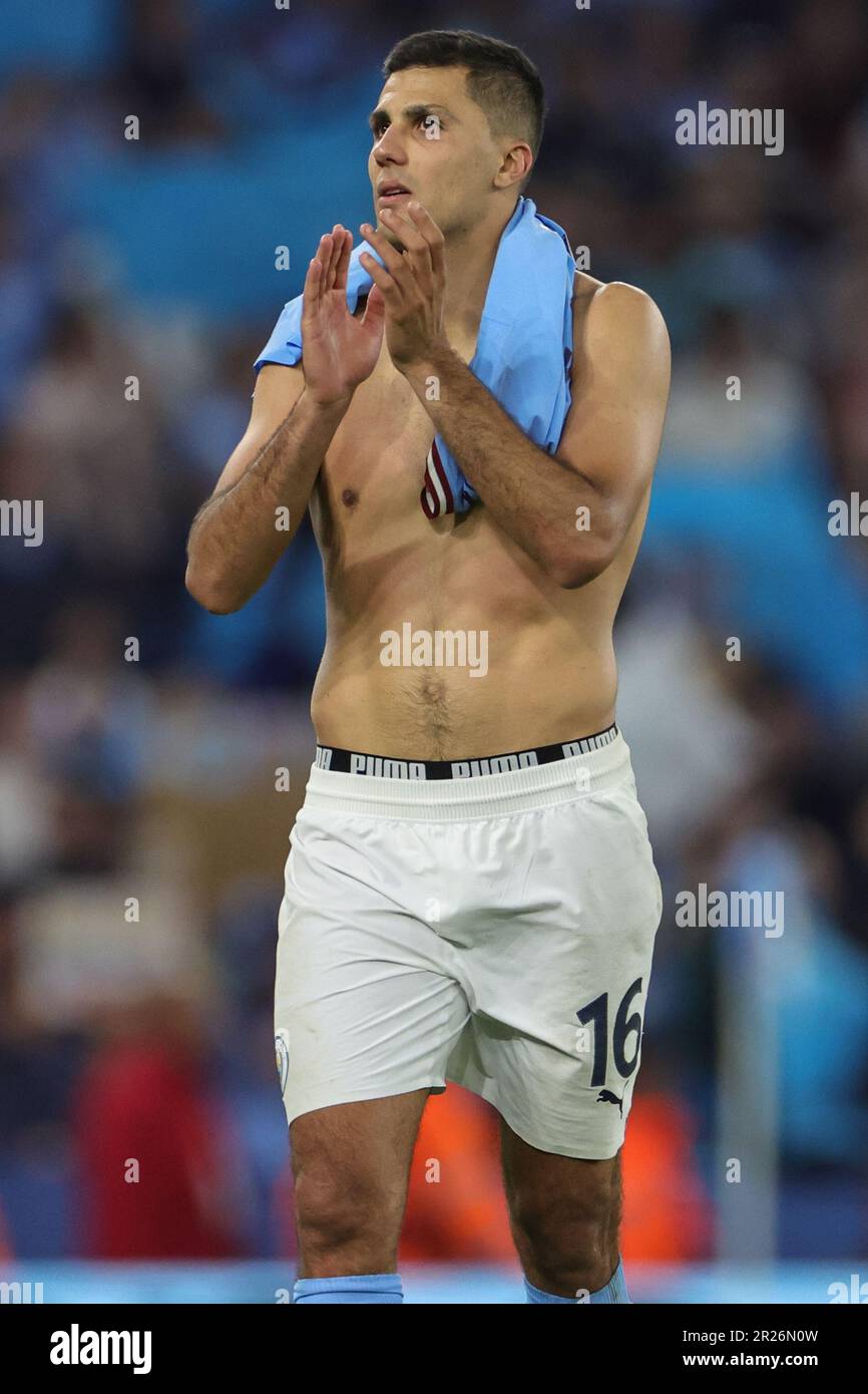 Rodri #16 of Manchester City applauds the home fans after the UEFA ...