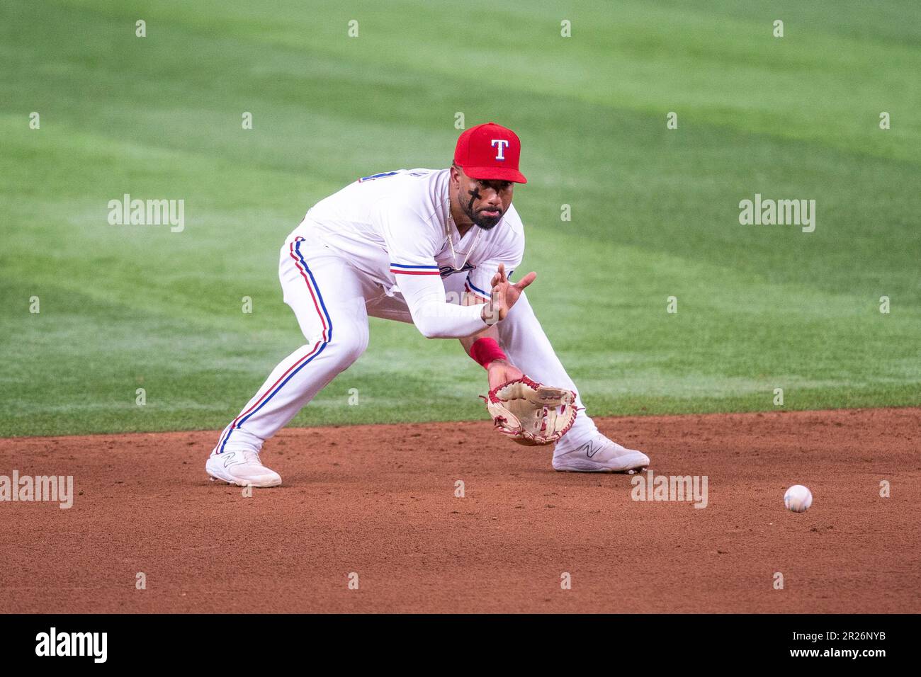 ARLINGTON, TX - MAY 16: Texas Rangers shortstop Ezequiel Duran (20 ...