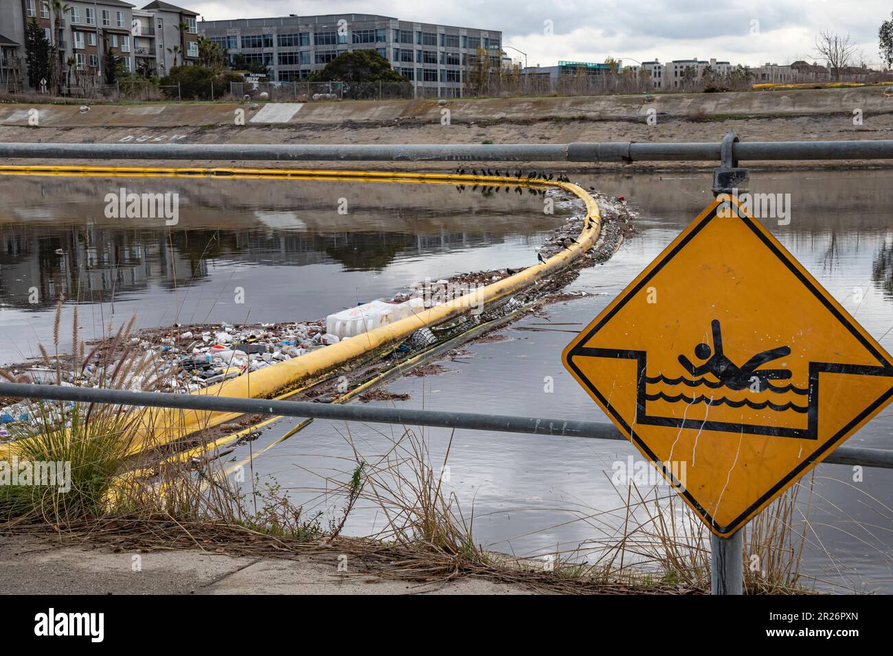California urban trash hi-res stock photography and images - Alamy