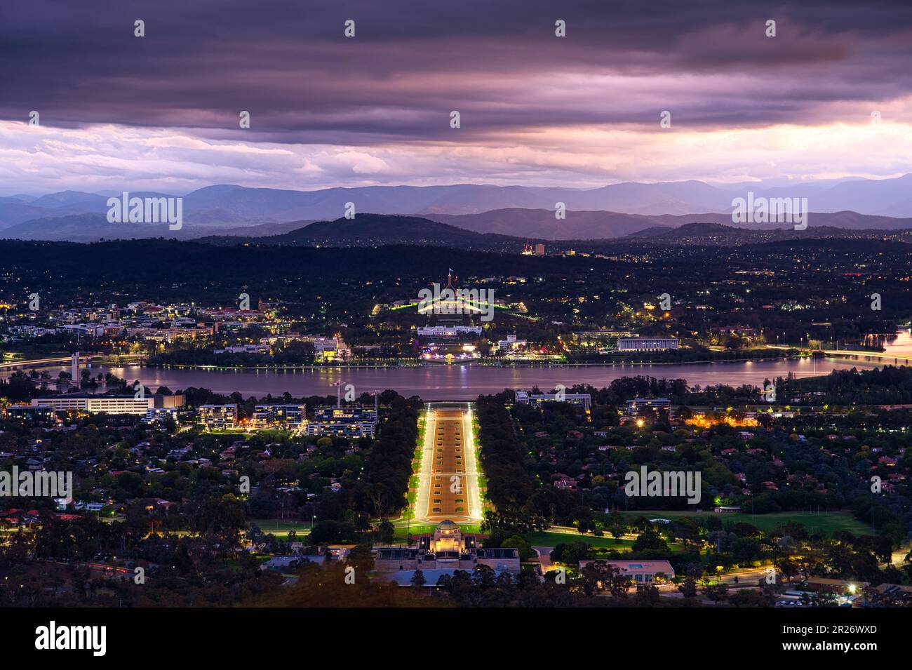Canberra at night from Mount Ainslie Lookout Stock Photo - Alamy