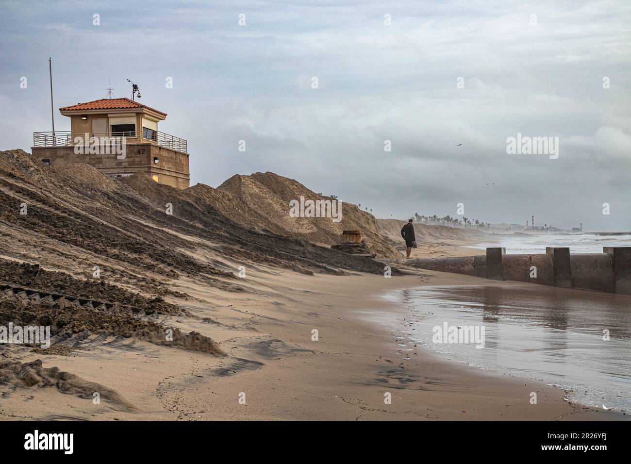Beach berm hi-res stock photography and images - Alamy