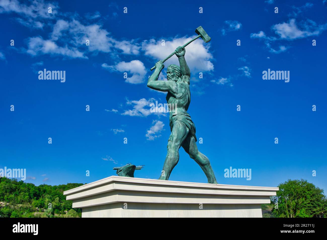 Vulcan statue at the port of Ashland Kentucky USA 2023 Stock Photo - Alamy