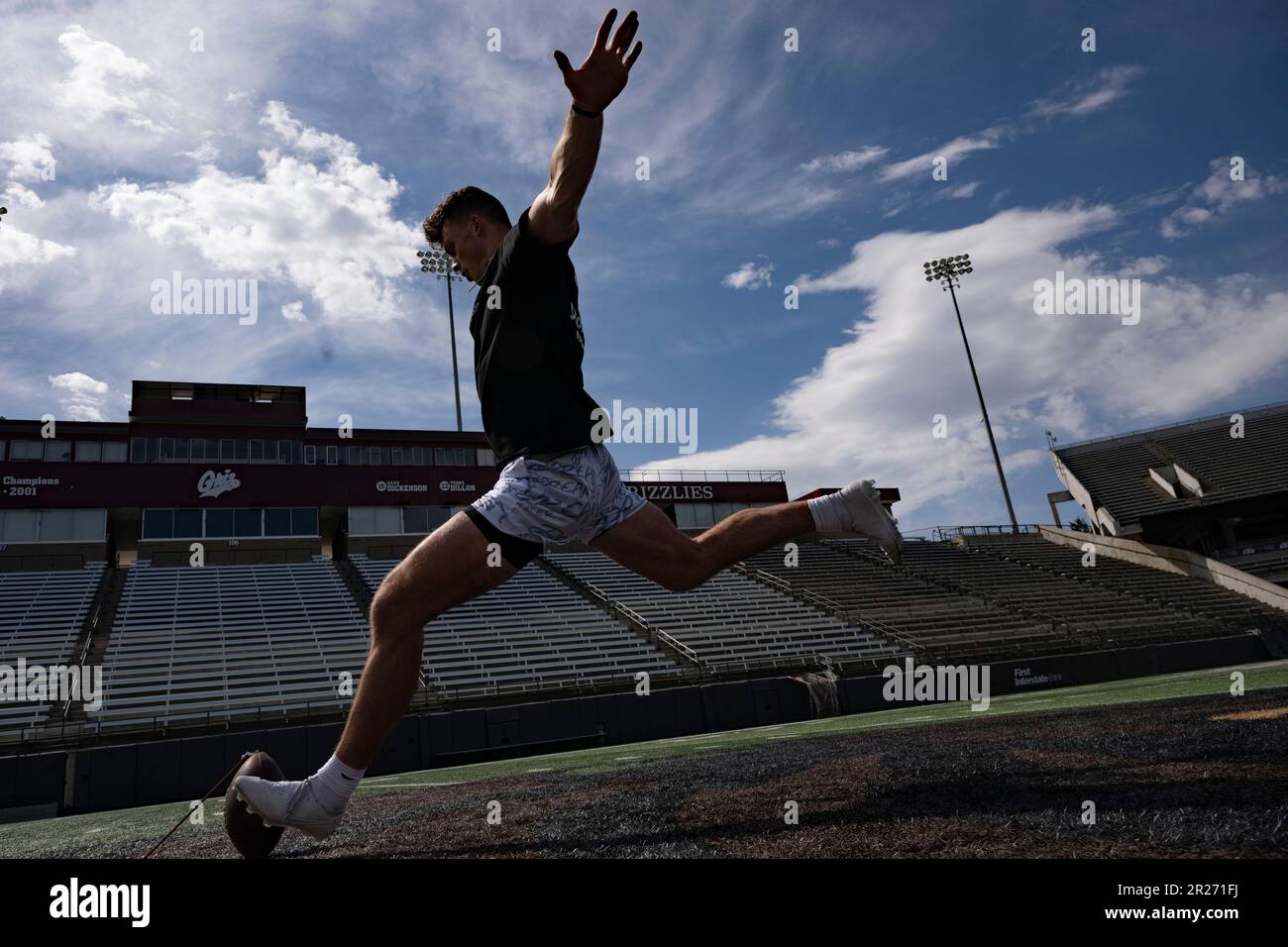 Adam Botkin, a football TikTok influencer, kicks at Washington-Grizzly ...