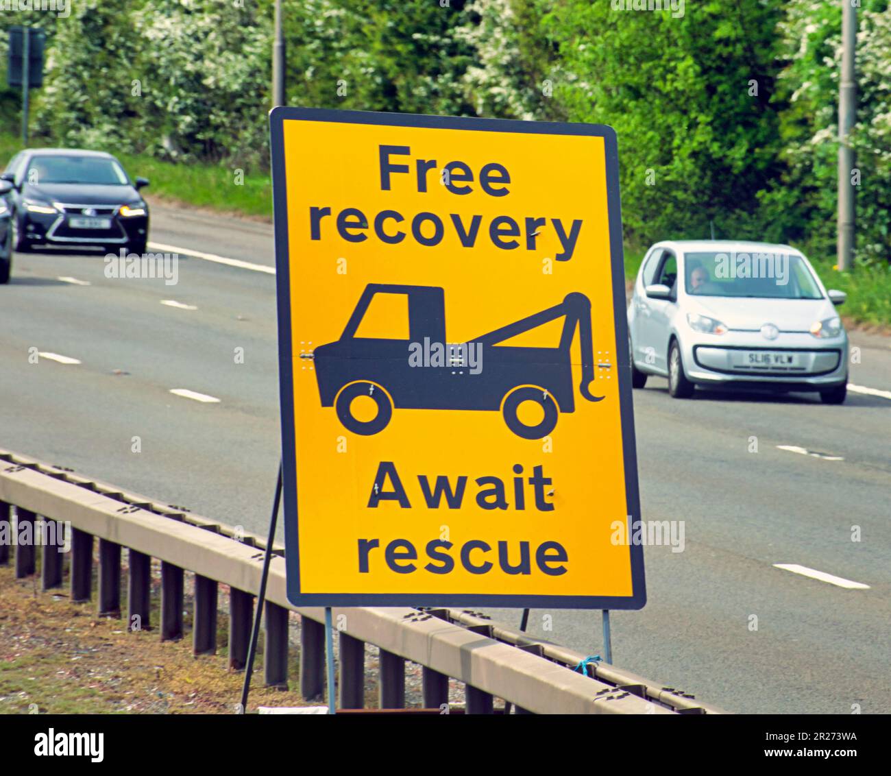 free recovery sign service on roadworks on the m8 await rescue Stock ...