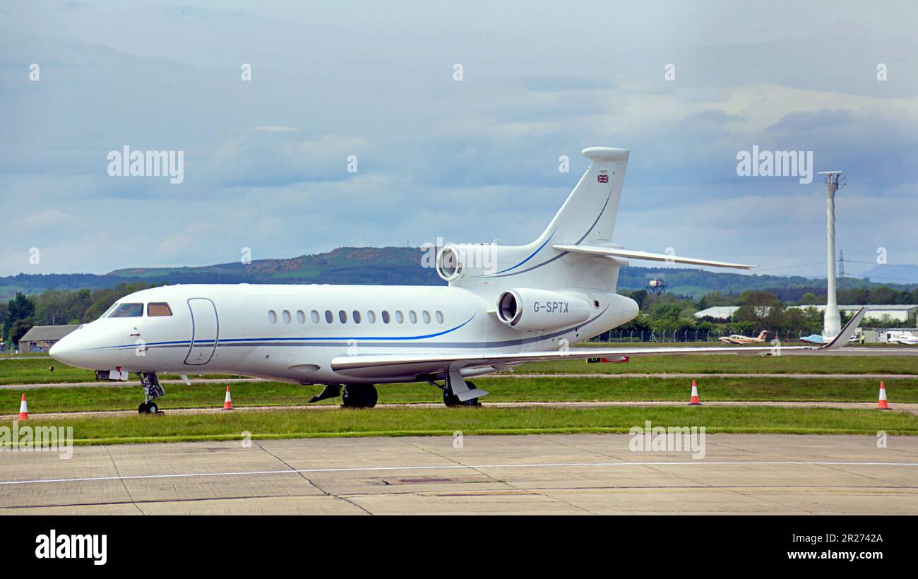glasgow airport private jet on runway Stock Photo - Alamy