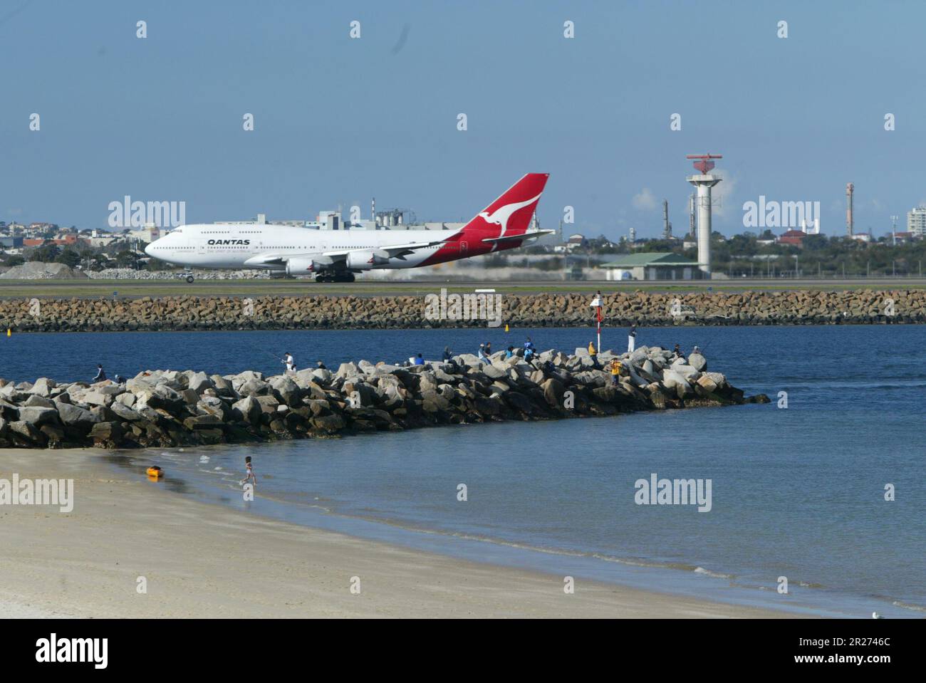 Aircraft movements at Sydney Airport on Botany Bay in Sydney, Australia ...