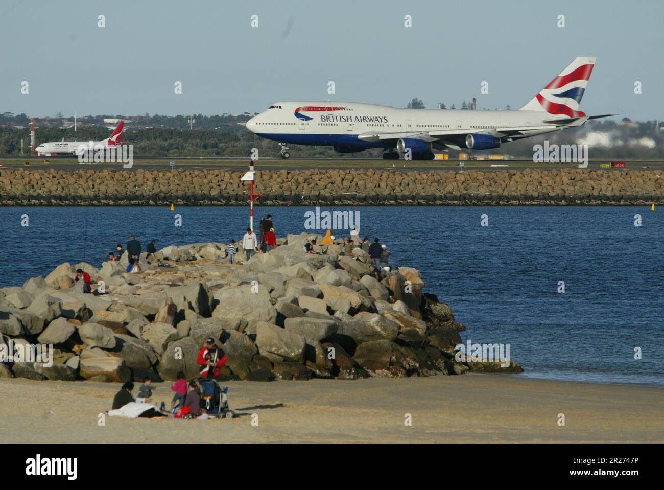 Aircraft movements at Sydney Airport on Botany Bay in Sydney, Australia ...