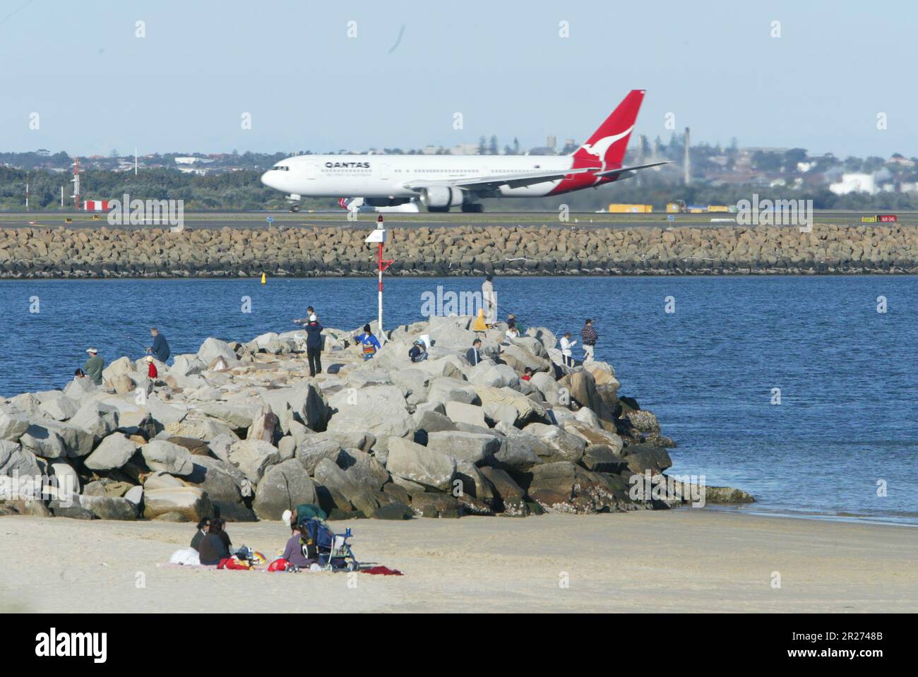 Aircraft movements at Sydney Airport on Botany Bay in Sydney, Australia ...