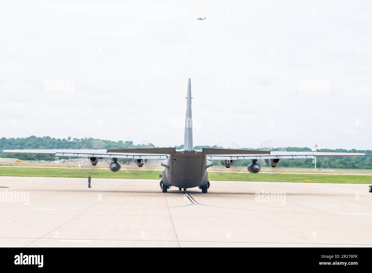 Construction of a new drainage pipe on the aircraft parking ramp and ...