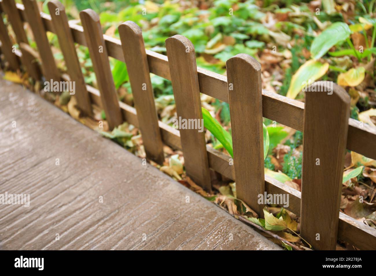 Small backyard timber fence hi-res stock photography and images - Alamy
