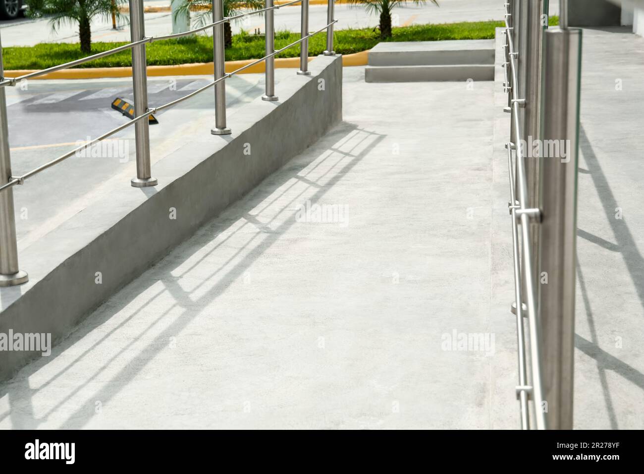 Concrete ramp walkway hi-res stock photography and images - Alamy