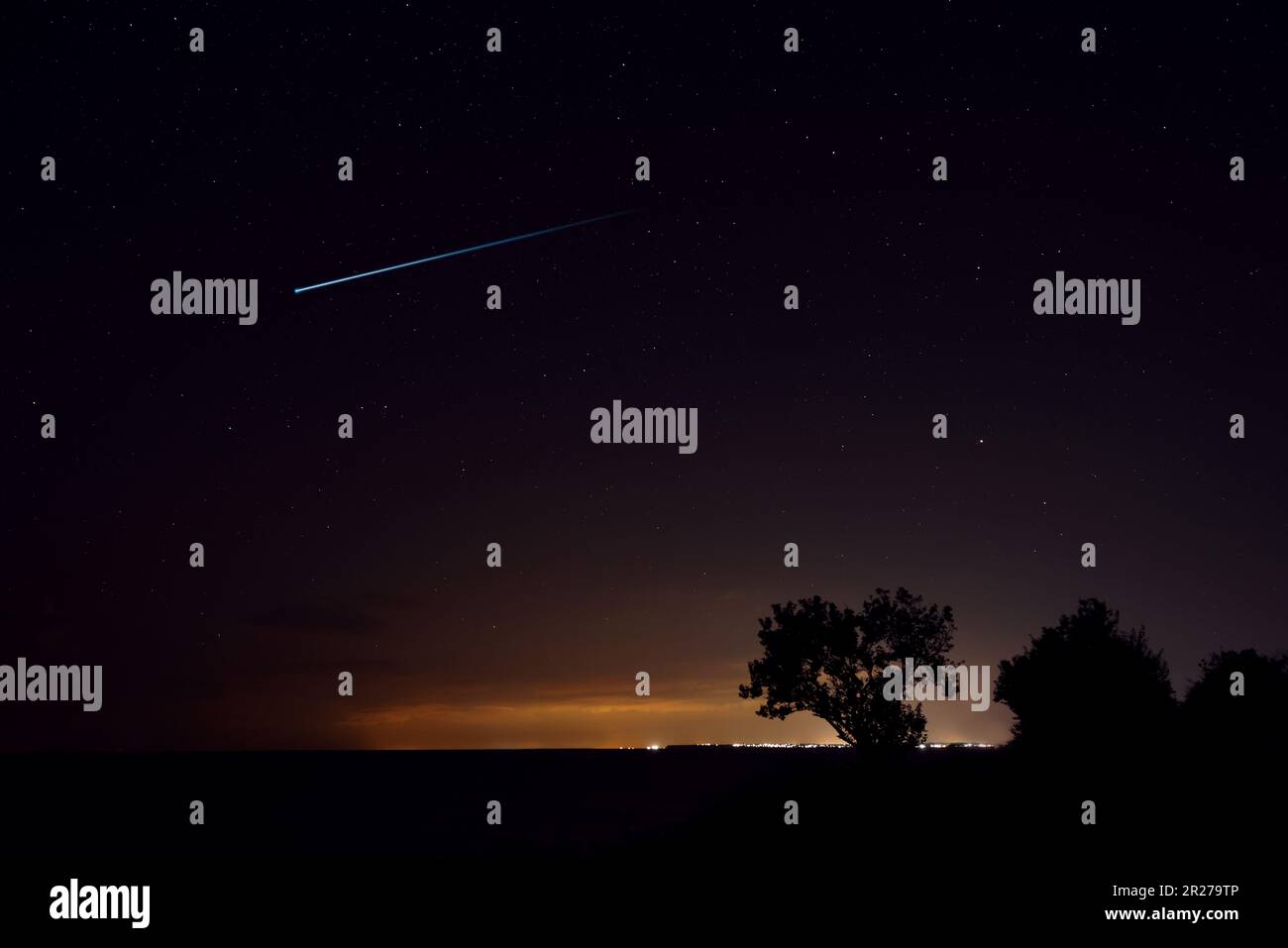 Glowing ocean shooting star hi-res stock photography and images - Alamy